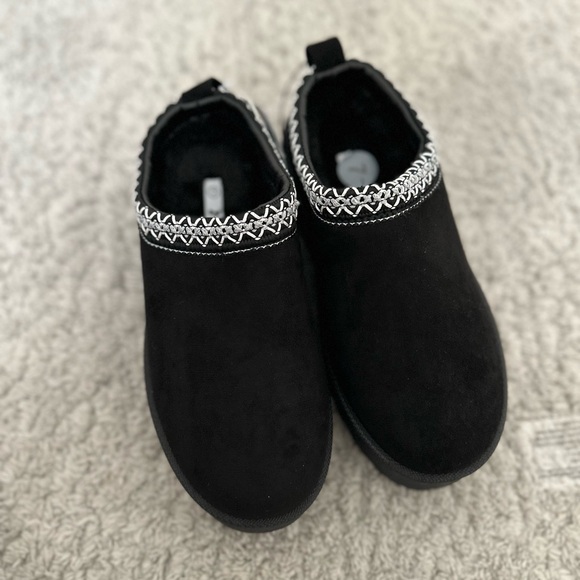 Mudd | Shoes | Mudd Black Suede Slippers With Silver Accents Size 7 New ...